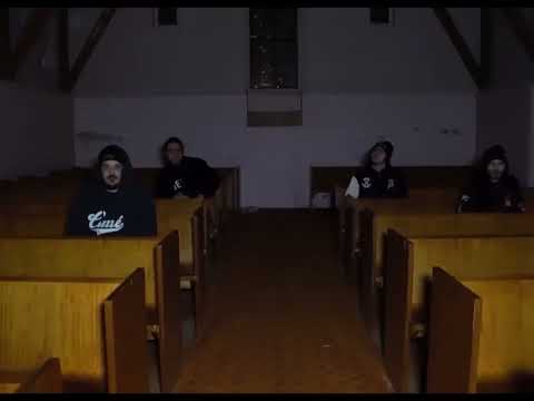 Eyes in the haunted asylum with the boys!!