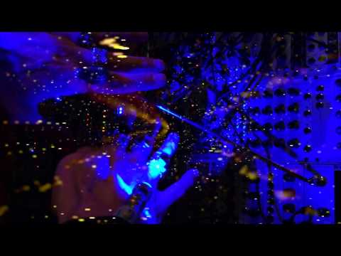 Theremin-Controller Modular Synth Jam – Synthtopia