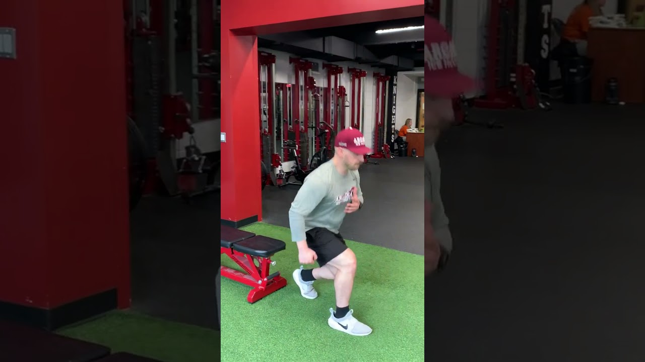 Split Stance Drop Landing - Eccentric