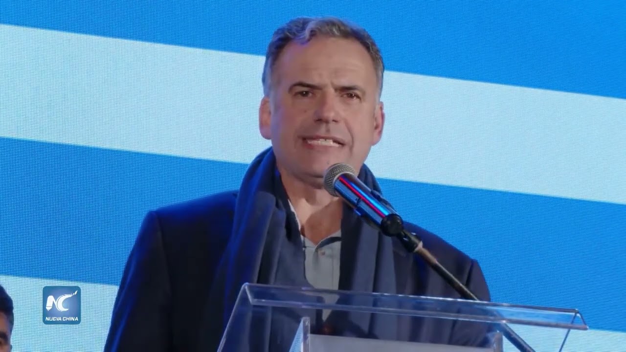 Coalición izquierdista Frente Amplio de Uruguay elige a Yamandú Orsi como candidato a la Presidencia