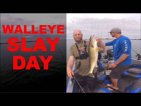 Walleye Fishing on Lake Sakakawea | Fishing with Bottom Bouncers and Worms