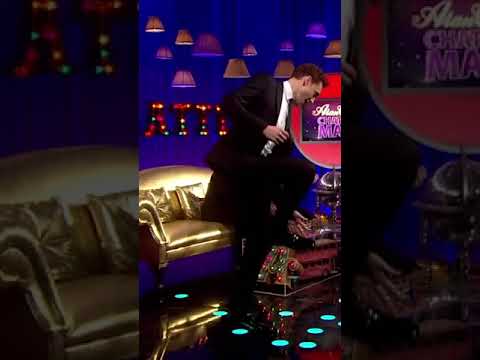 Tom Hiddleston Shows Off Dance Moves #shorts #alancarrchattyman #tomhiddleston | Alan Chatty Man