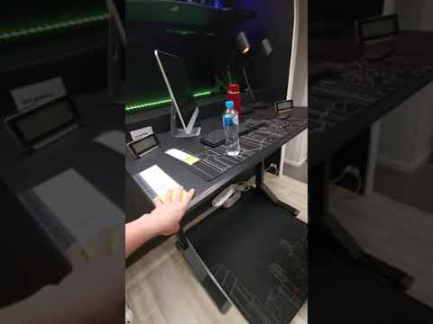 Ikea Uppspel gaming desk super shaky at Ikea store