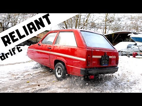 Watch a Reliant Robin Get Totally Sideways on Snow
