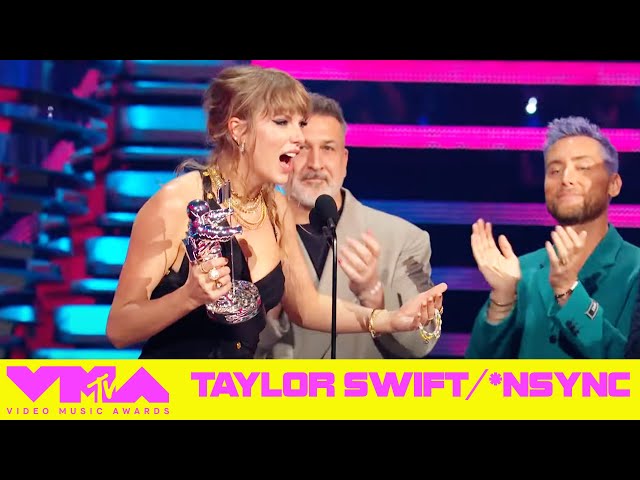 "She is all of us” - Fans gush over Taylor Swift having a fan girl ...