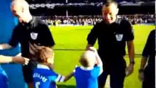 Everton FC mascot pulls prank on referee during pre-match handshake ...