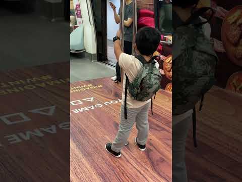 Inside the Mrt train in Singapore #shorts #mrt #singapore #azunboxing&vlogs