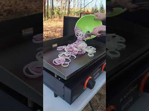 Seasoning my Blackstone Griddle - Blackstone Griddle Cooking - 22" Adventure Ready Griddle