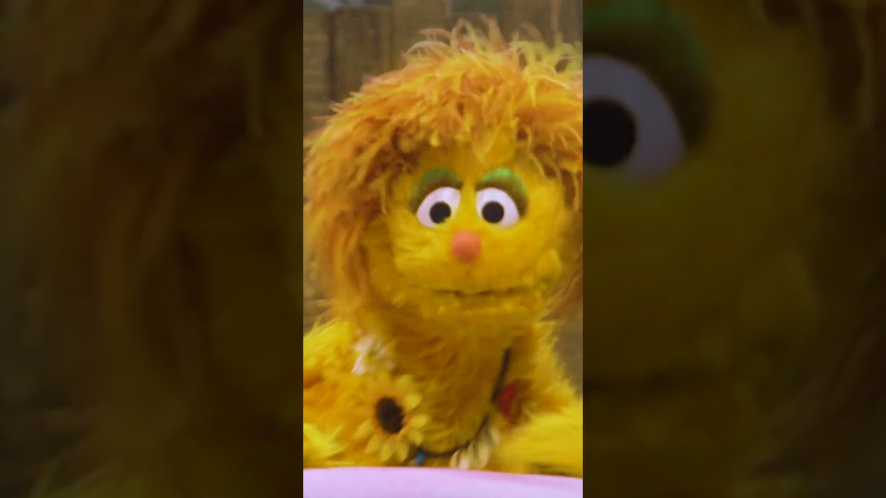 Muppets Love When Friends Call | Takalani Sesame #Shorts