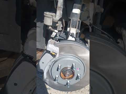 changing #pads and #rotors on #gmc #terrain be stopping good after this! please like and subscribe!