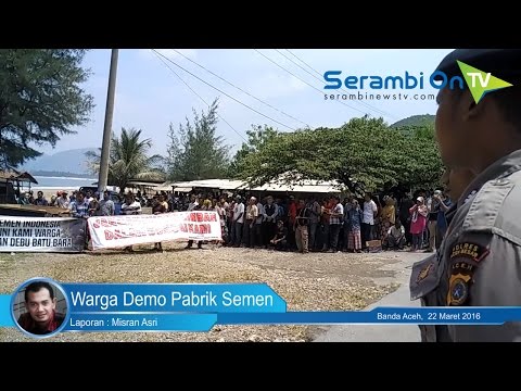 Warga Demo Pabrik Semen