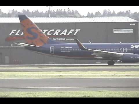 Sun Country 737-800 N801SY Takeoff out of Portland Airport