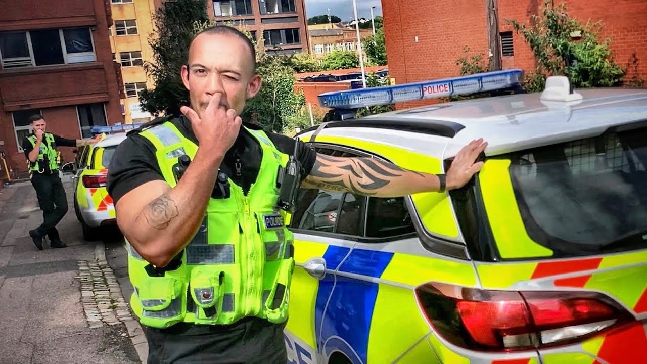 Standoff Out Side Luton Police Station | Auditing Britain