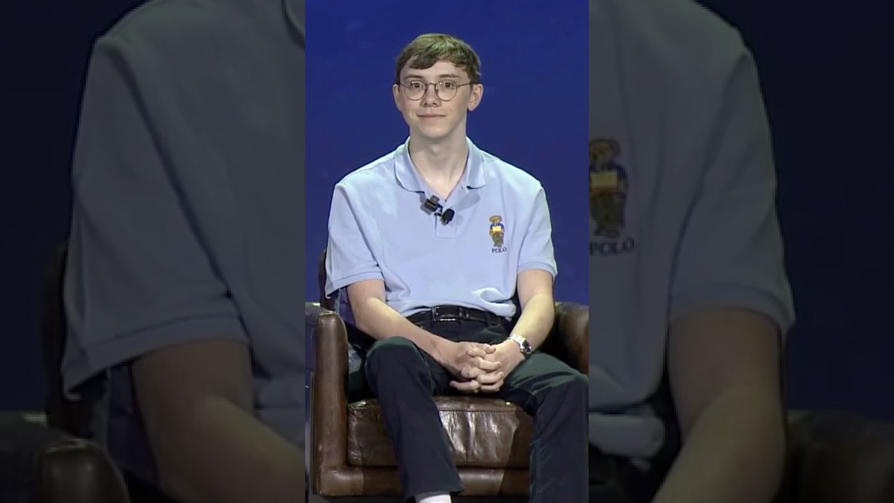 Roblox Predators Exposed | Schlep & Chris Hansen at #CrimeCon #schlep #roblox #freeschlep