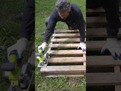 How to take apart a pallet without breaking the boards. #Shorts
