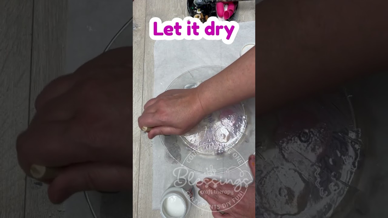 Diy Dollar Tree Window Cling Holiday Plate #easycrafts #dollartreediy #fallcrafts