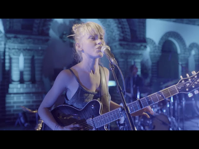 Alice Phoebe Lou's Live Performance of "She" Captures a Story of Escape ...