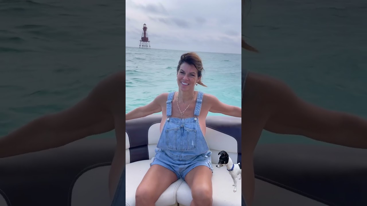 🌊🚤 Don’t you just love the motion of the ocean? Boat size matters when the waves toss you around.