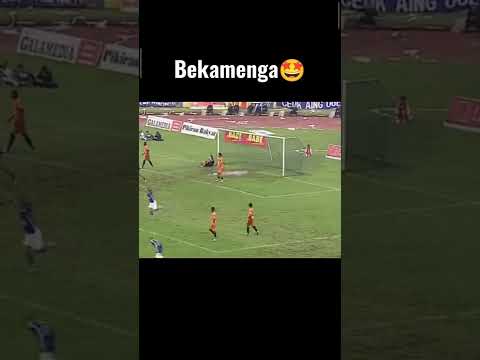 Tendangan Membelakangi Gawang Bekamenga Goal Legend Laga Klasik ISL - Persib vs Persija