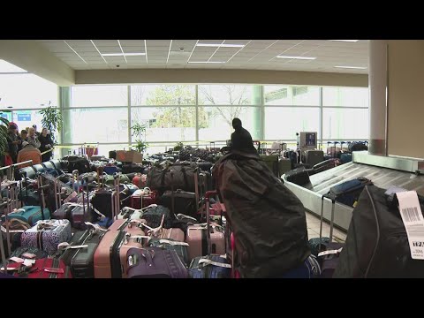 Travelers wait hours for luggage at St. Louis airport, Southwest apologizes