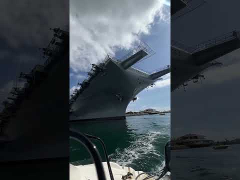Get history up close and personal with the iconic USS Midway! ⚓🚤
