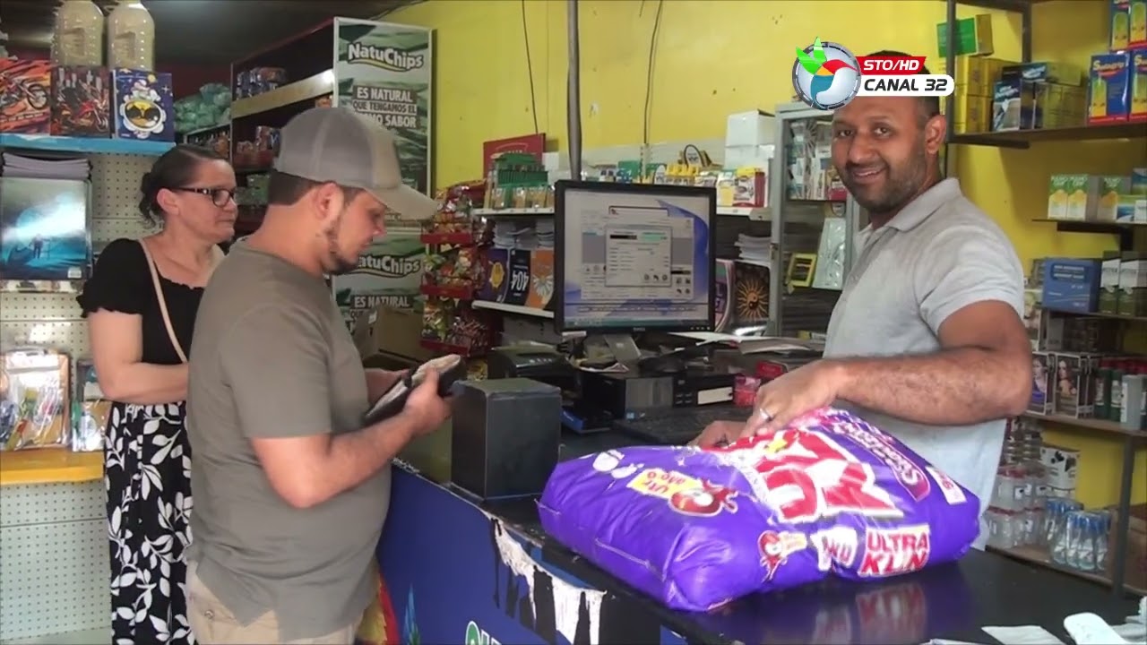 Supermarket and Bodega La Hondureña are prepared to serve the student population.