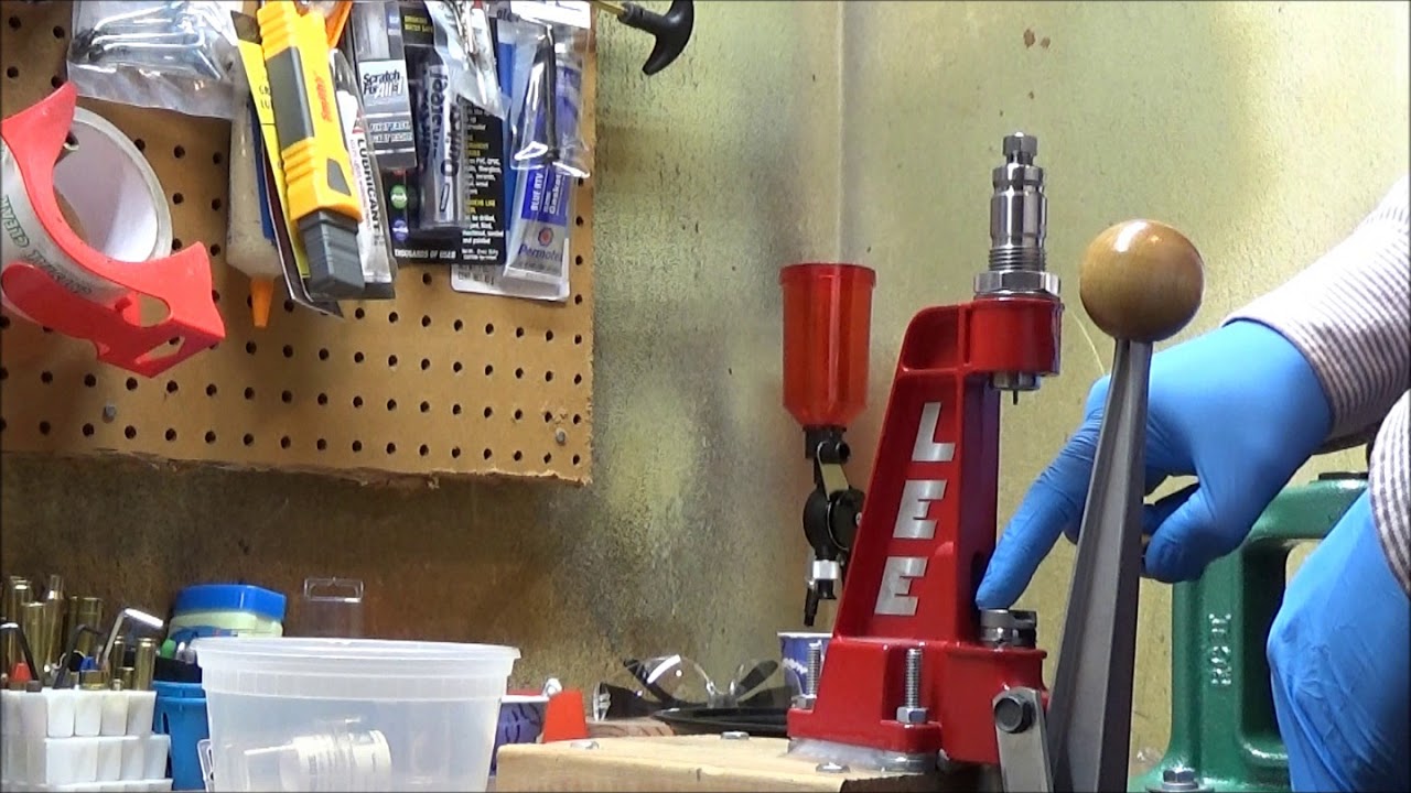 Using the Lee Universal Decapping Die