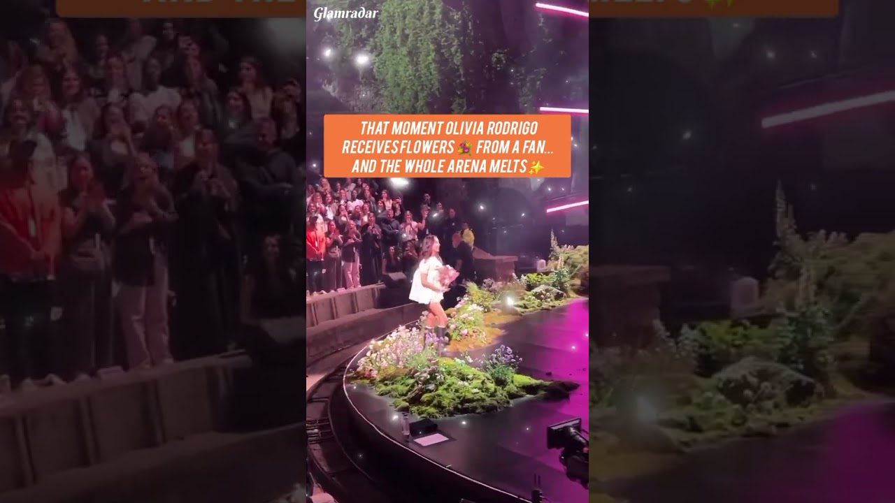 Olivia Rodrigo Sweet Moment Receiving Flowers From Fan On Stage #oliviarodrigo #olivia #shorts