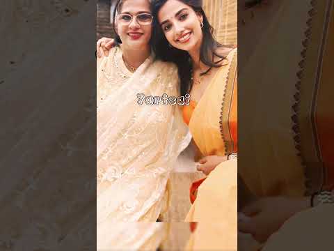 💞Meenakshi Choudhary💞with her mother #shorts #love #shortvideo #family