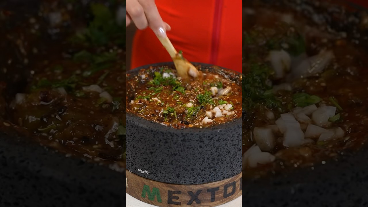 a Classic TOMATILLO & CHILE ÁRBOL Salsa that completes EVERY Meal! #salsadearbol #molcajete #shorts