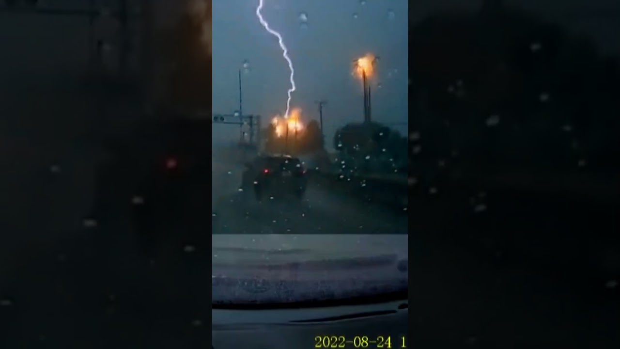 𝐖𝐡𝐞𝐧 𝐭𝐡𝐞 𝐔𝐧𝐩𝐫𝐞𝐝𝐢𝐜𝐭𝐚𝐛𝐥𝐞 𝐒𝐭𝐫𝐢𝐤𝐞𝐬 ⚡ #lightning  #geospatial