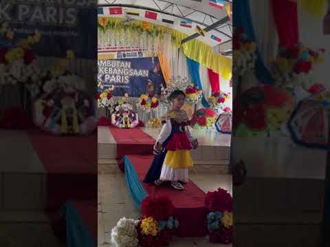 Busana Merdeka SK Paris
