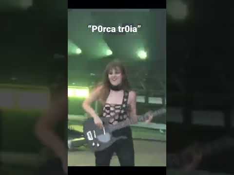 Måneskin Damiano forgets lyrics, says “p0rca tr0ia”