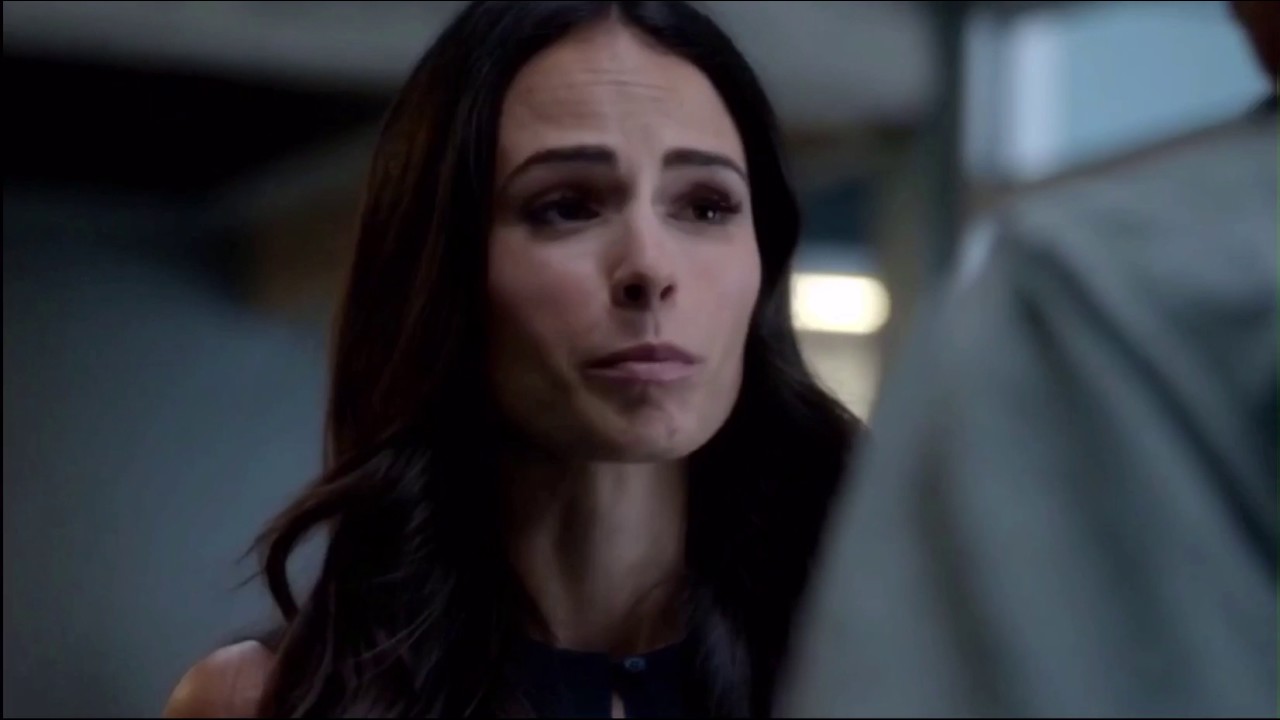 Floriana Lima as Miranda Riggs in Lethal Weapon | 01x02