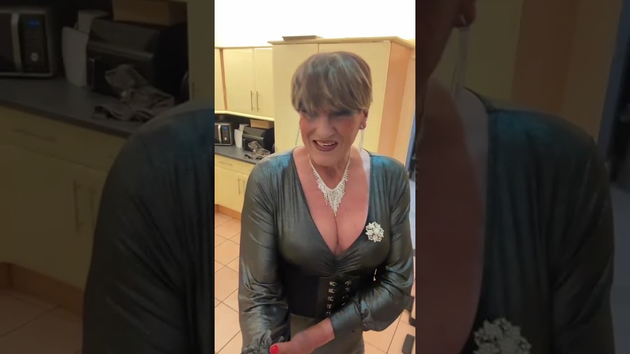 Tina says hello!  xx #transvestite #mature #tina #granny