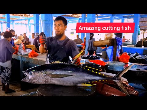 tuna filletting end skills in cutting tuna into small pieces #1million #amazingskills
