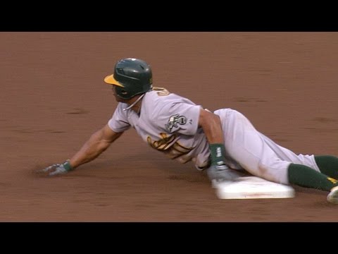 OAK@BAL: Davis swipes three bases vs. Orioles