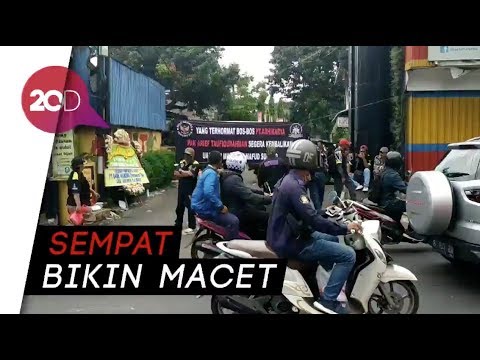 Ada Unjuk Rasa, Lalin di Depan Kantor Adhi Karya Lancar