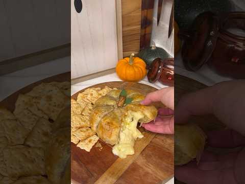 3 ingredient fall themed appetizer 🎃 #recipevideo #bakedbrie #fallfood #appetizer #halloween2023