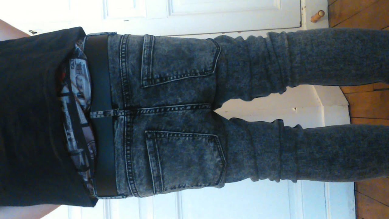 Sagging grey skinny jeans.