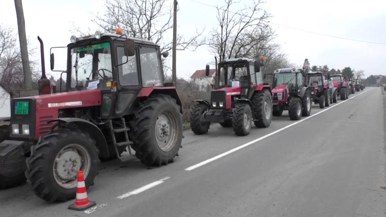 Serbian Farmer Protest Stopped At Police Roadblock