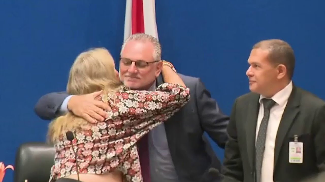 Broward school board approves superintendent contract