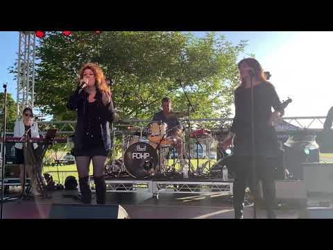 2022.02.19 The Chantoozies perform ‘Kiss and tell’