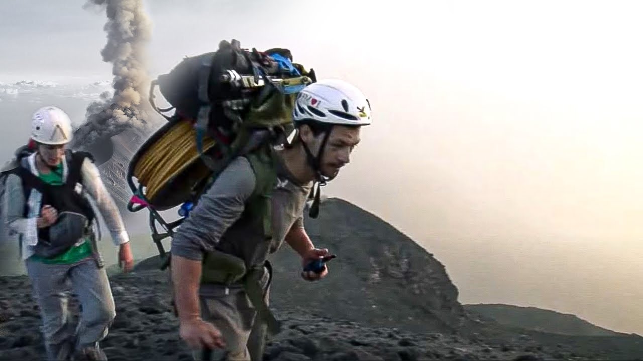 Volcanologists, protecting people from the fire of the earth ...