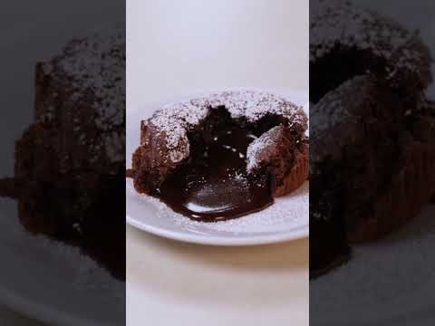TORTINO AL CIOCCOLATO DAL CUORE MORBIDO in friggitrice ad aria - Ricetta Facile