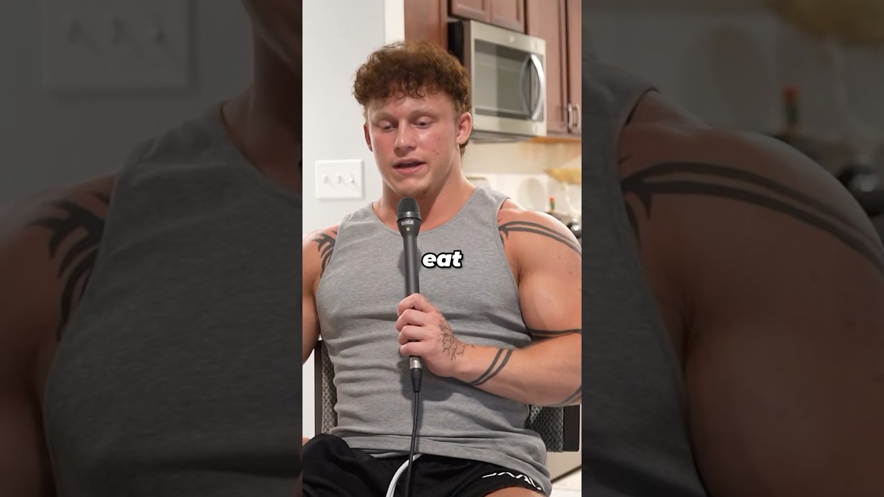 5 triple cheese burgers is actually NUTS. Luke couldn’t rap his head around it 😂 #podcast #shorts