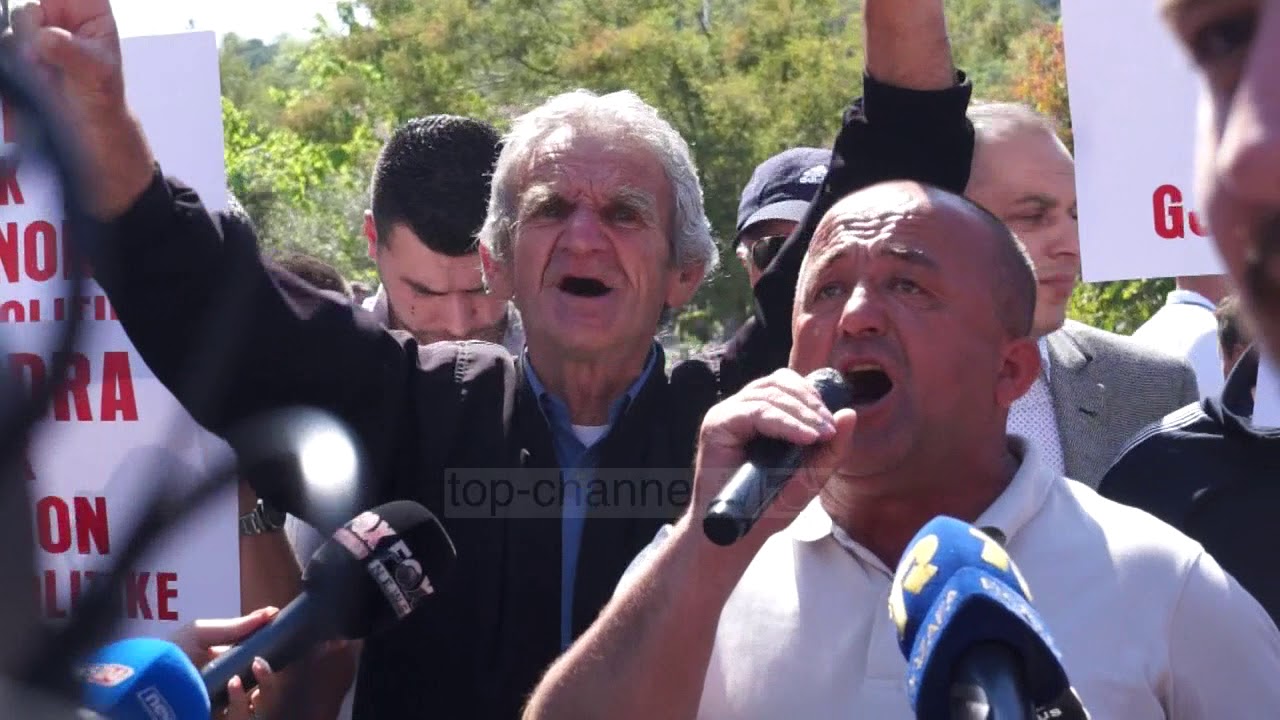 Gjyqi i Apelit, protesta me pankarta: Lironi kuksianët, arrestoni ...