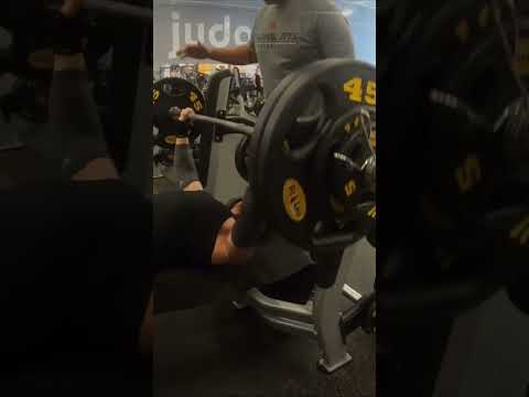 255 for 5 #gym #pr #viral #shorts #short #bench