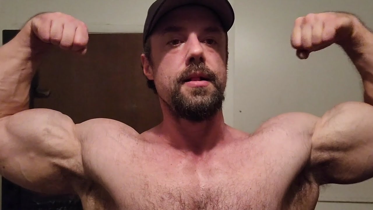 Bicep chest back quads flex