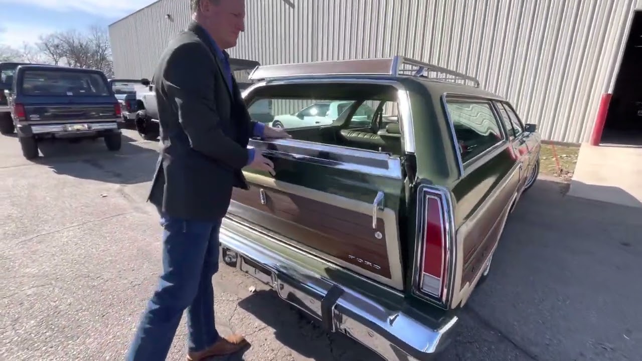 Magic tailgate on 1975 Ford LTD wagon